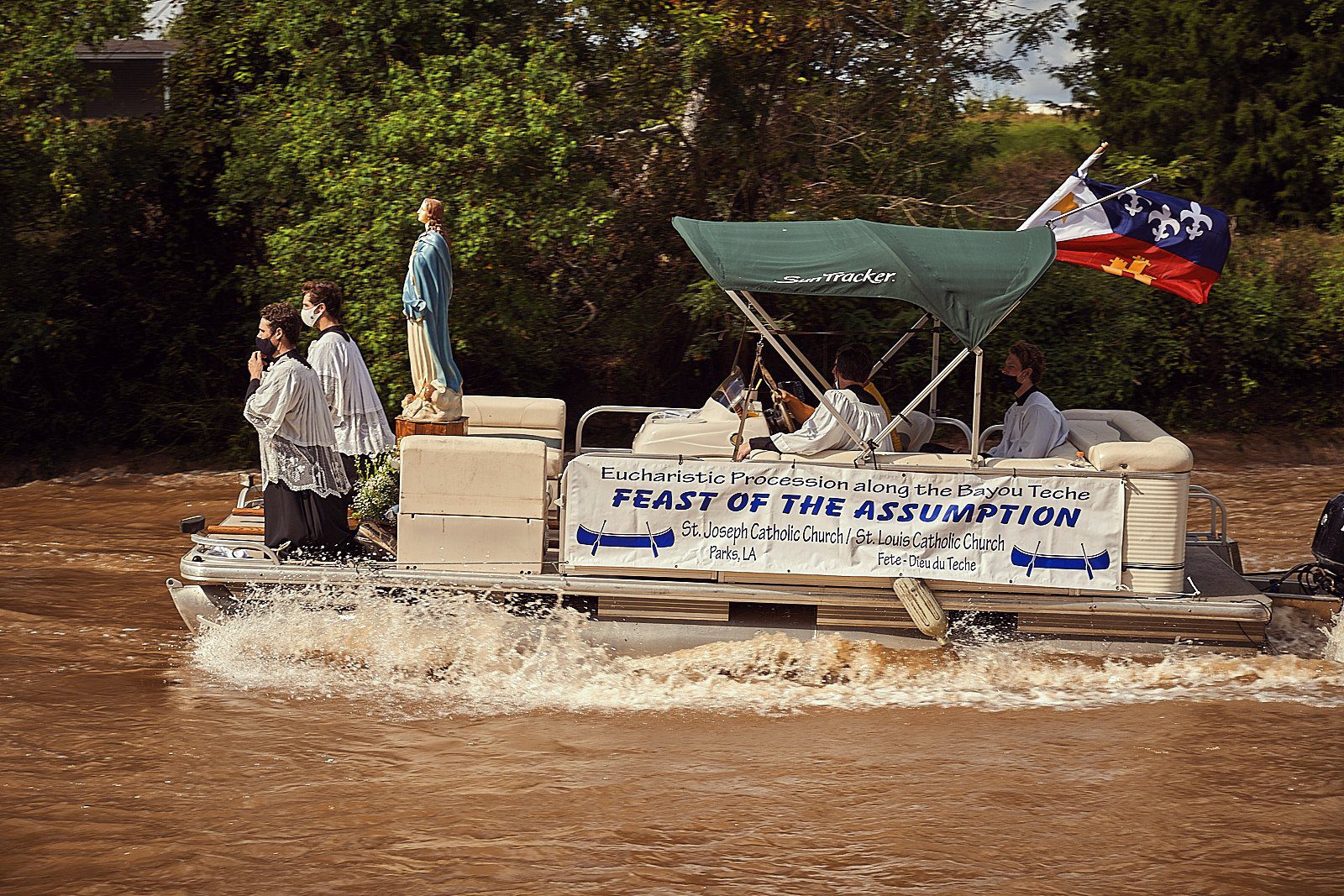 Eucharistic Boat Procession Celebrates Faith, Family, Tradition ...